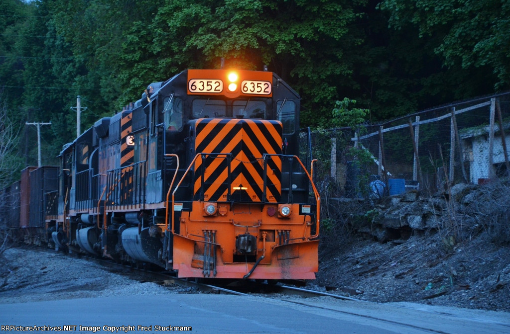 WE 6352 is now at Summit St.